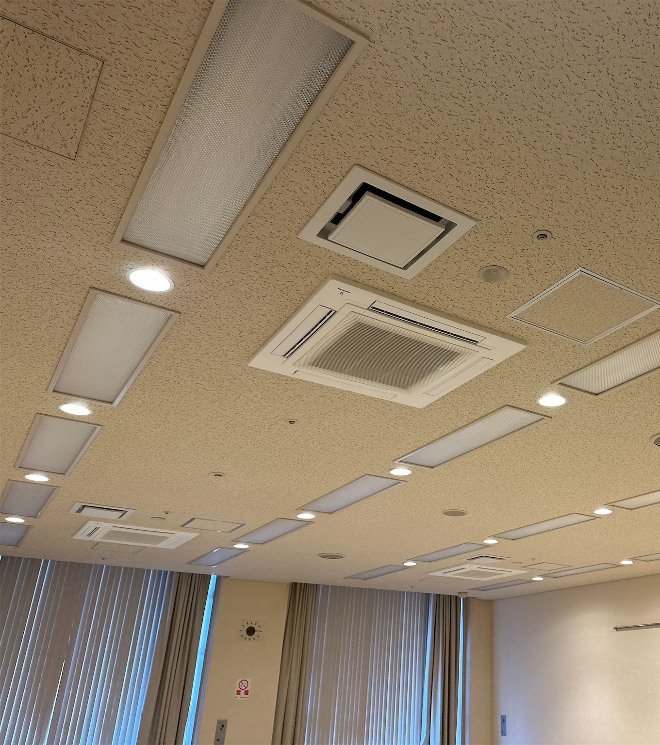 いかるがホール 照明設備LED化更新工事 | 株式会社太子電機